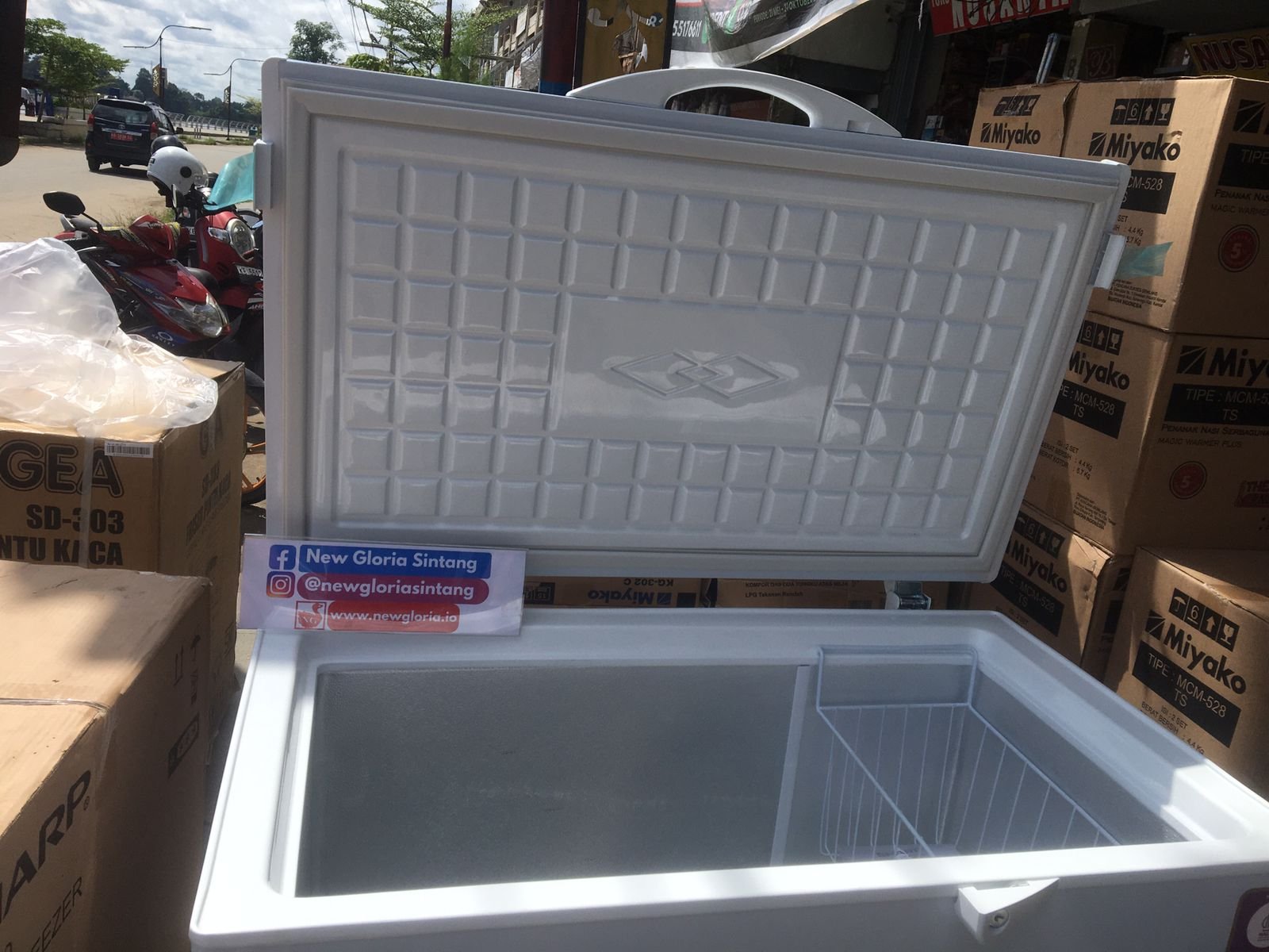 CHEST FREEZER 200 LITER SHARP FRV-200 – newgloria.io